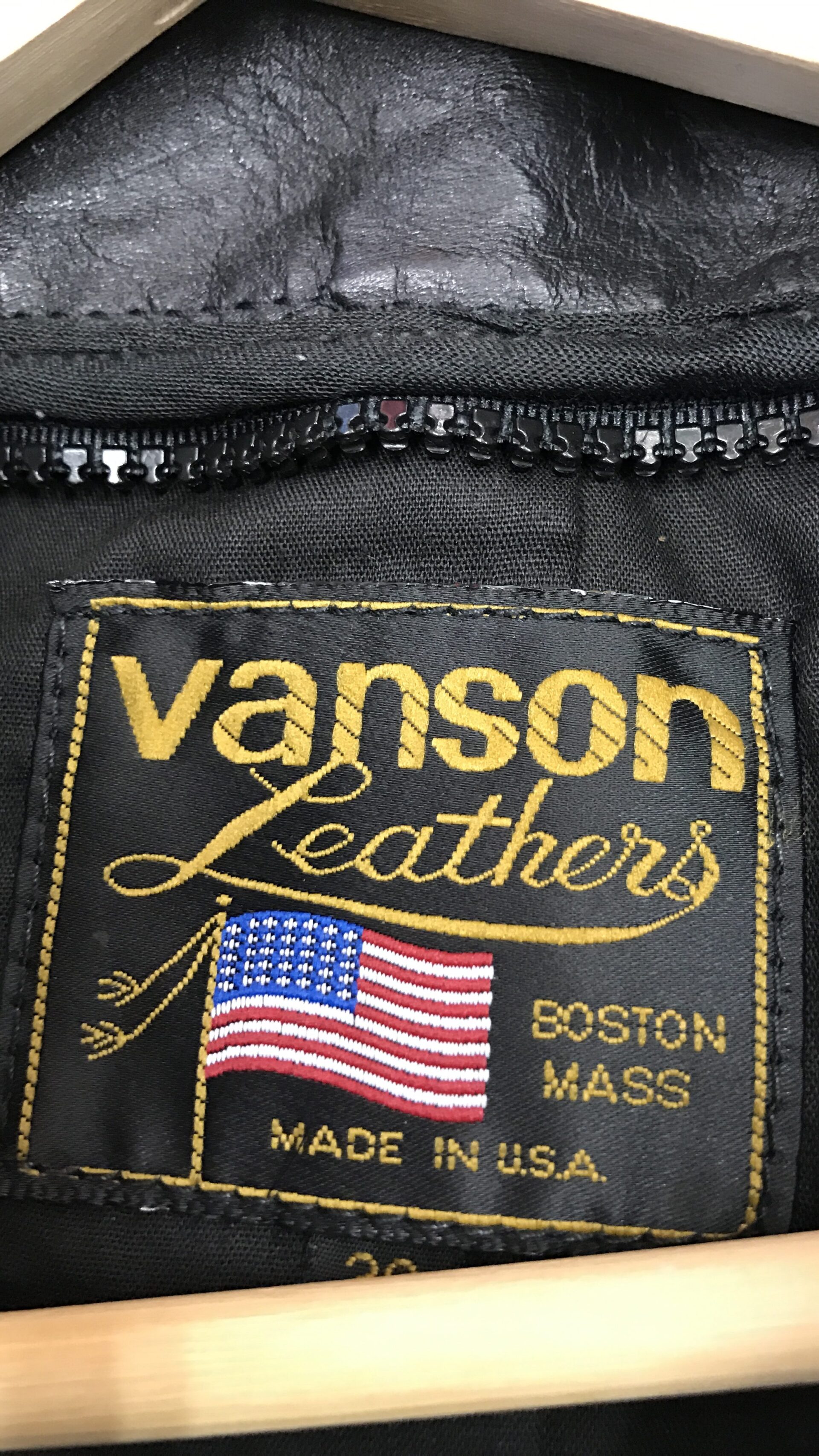 VANSONライダースのファスナー交換｜オリジナルの雰囲気を残した仕上がり | Brad Master